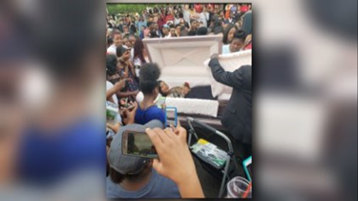 Meet the Georgia student who arrived to prom in casket | wfaa.com