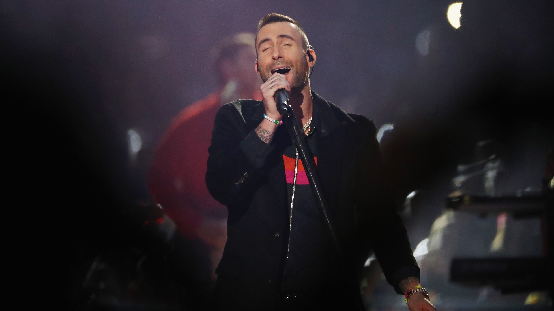 Maroon 5 brings flashy halftime show to Super Bowl 53 | wfaa.com